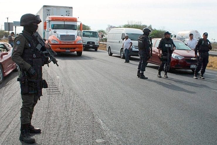 Hombre detenido en la frontera con 40 armas de fuego: alerta por ...