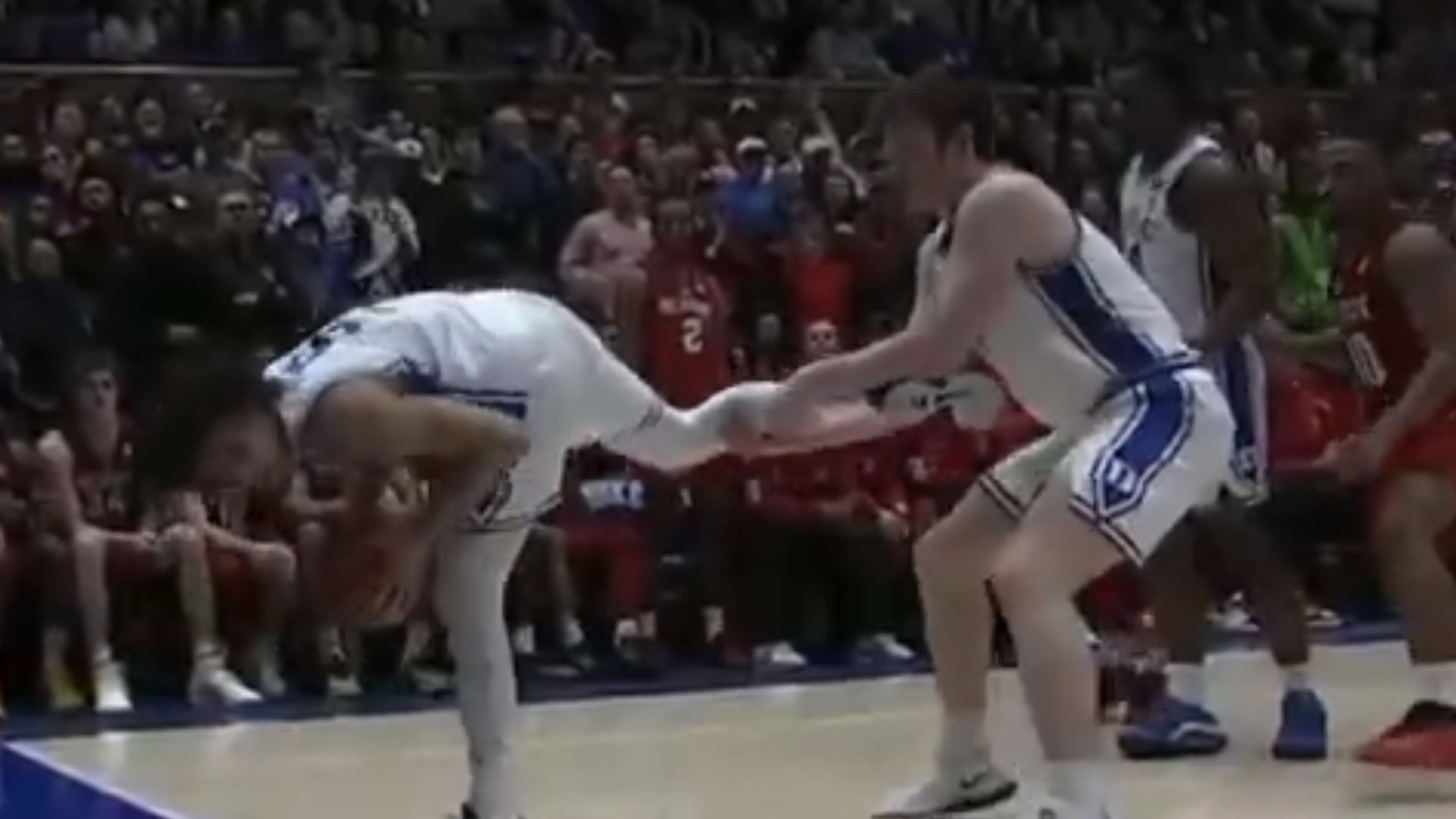 Duke player saved teammate from turnover by literally yanking his leg