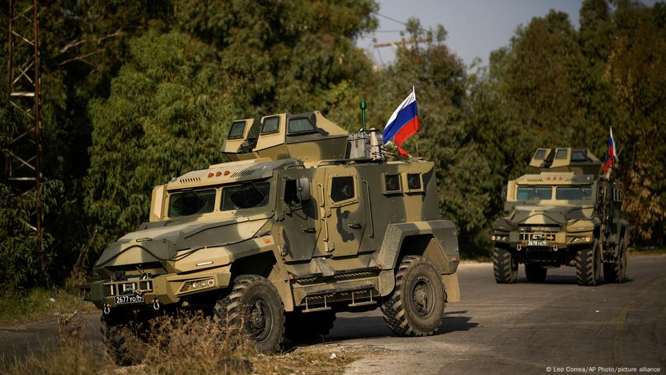 Russian diplomats arrive in Syria to smooth ties