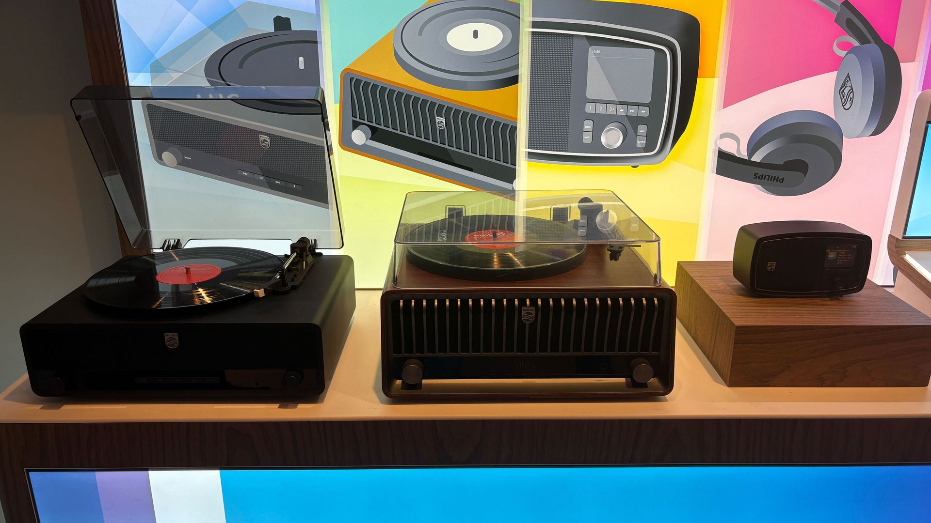 Philips' new range celebrates 100 years in audio by combining retro ...