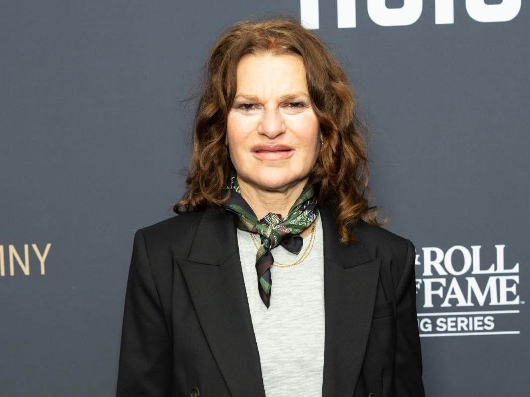 Iconic Comedian Sandra Bernhard To Perform New One-Woman Show On LI