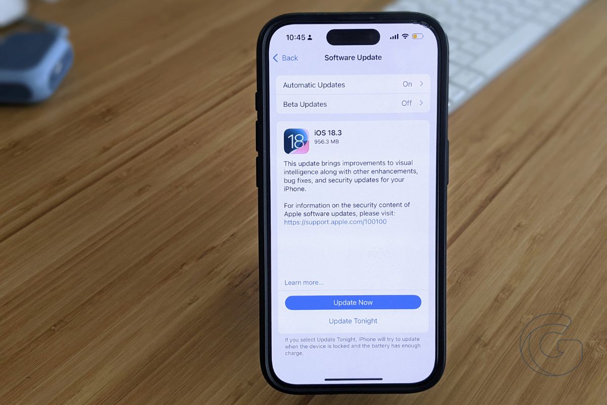 5 Brilliant iOS 18.3 Features That Help Me Declutter My Lock Screen and ...