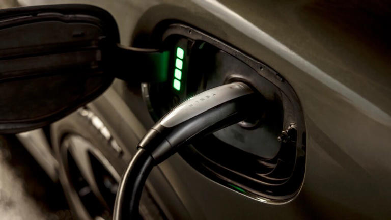 Lucid Gravity introduces NACS charging with Tesla Supercharger access