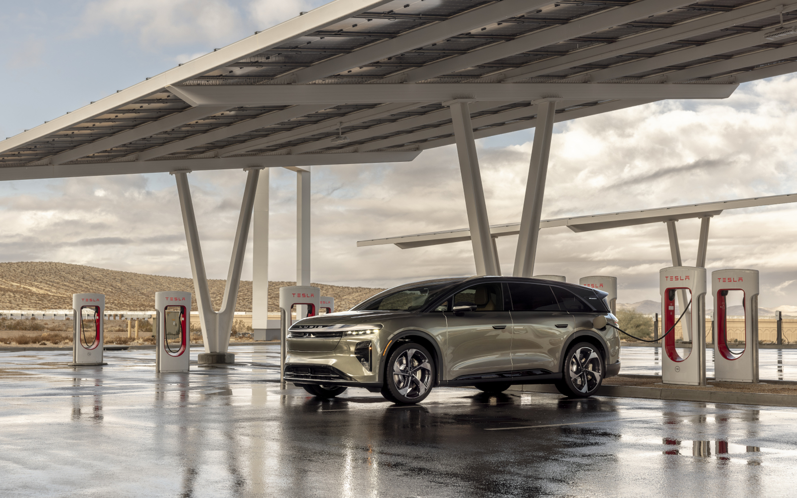 Lucid's Gravity SUV gets native Tesla Supercharger access on January 31