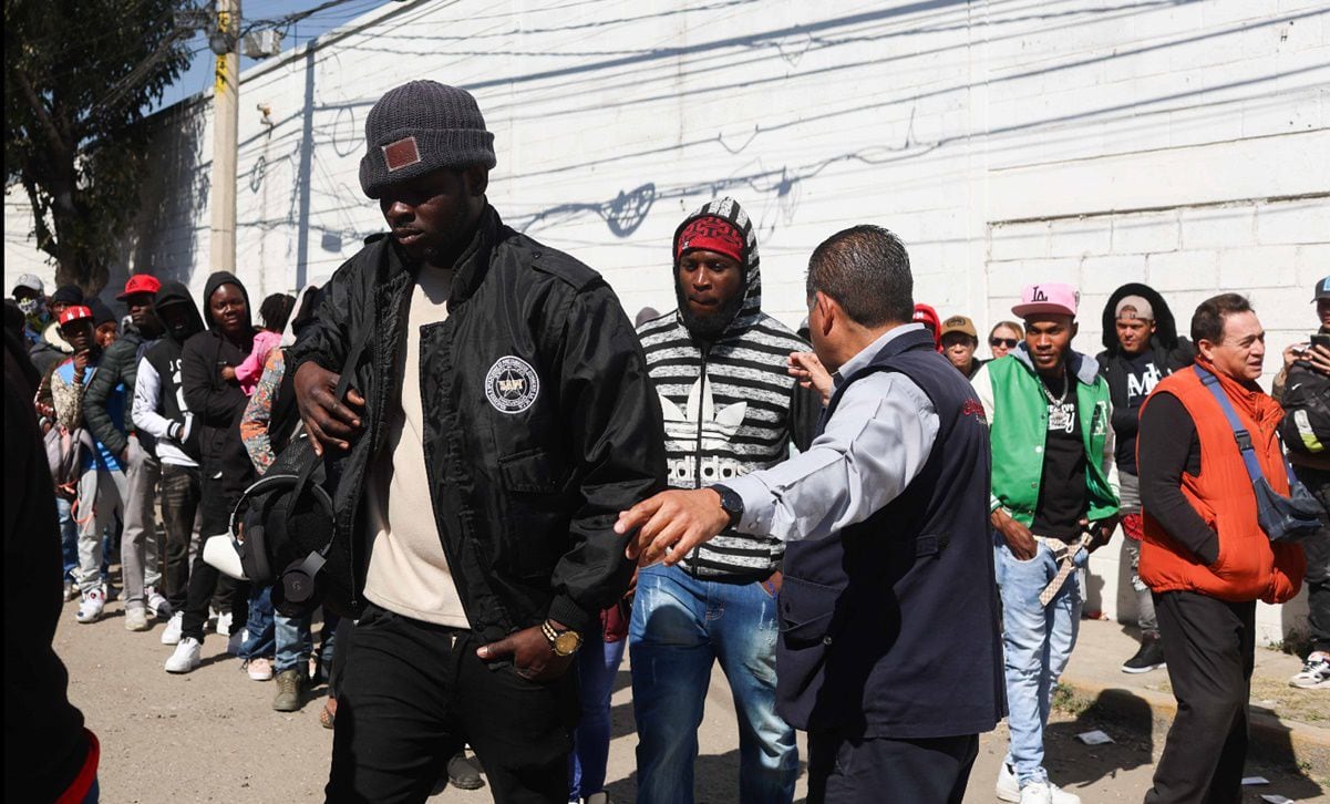 FOTOS: Migrantes desbordan asistencia a oficinas de la Comar en ...