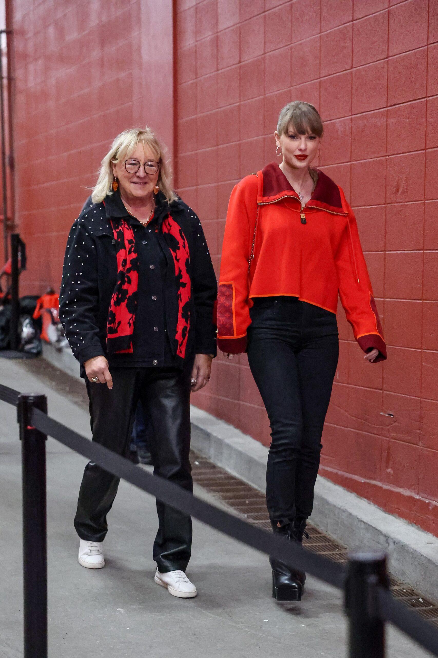 Travis Kelce & Taylor Swift Come Out Of Hiding For Mother's Day After ...