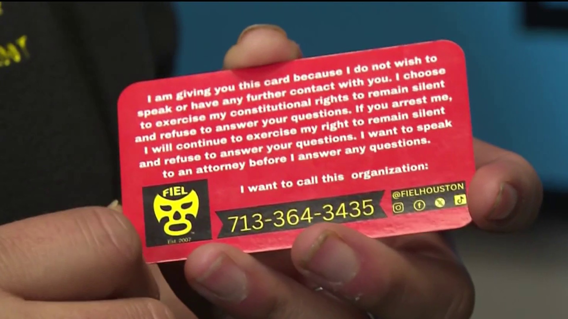 LAUSD distributes cards to help immigrant families know their rights