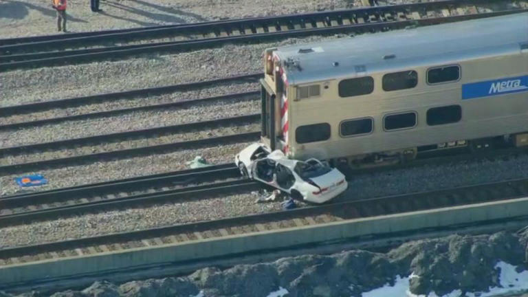 1 dead after Metra train hits car near River Grove, Illinois