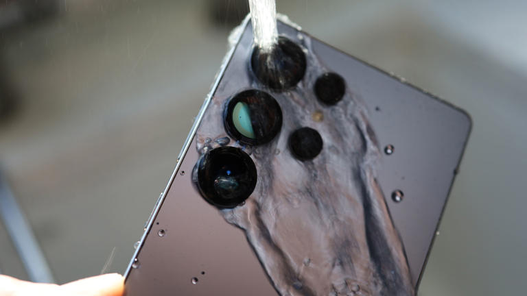 The OnePlus 15 earned a perfect score; here’s how the Galaxy S26 Ultra ...