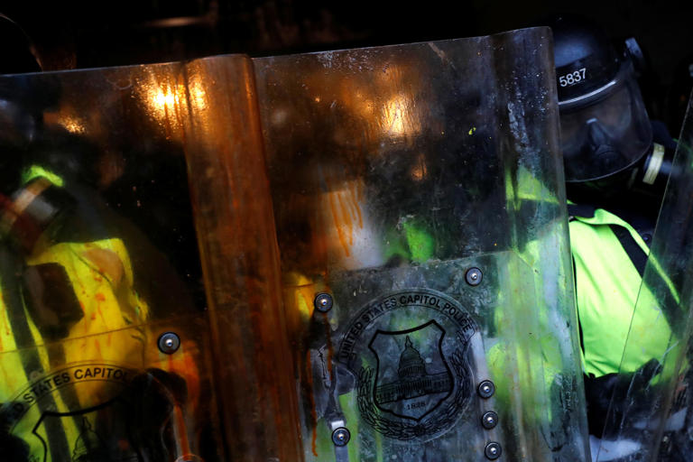 No, police union didn't rescind Trump endorsement over Jan. 6 pardons ...