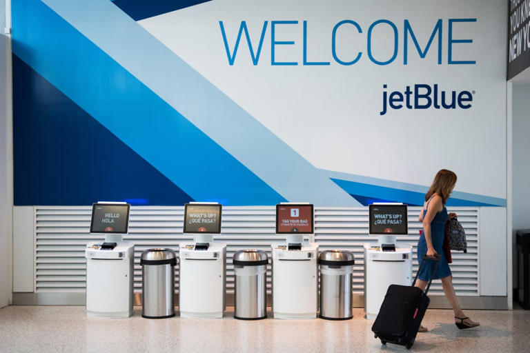 Why JetBlue’s Outlook, Turnaround Efforts Disappointed Investors