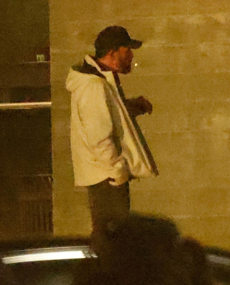 Ben Affleck puffs on a cigarette as he attends school play with ex ...