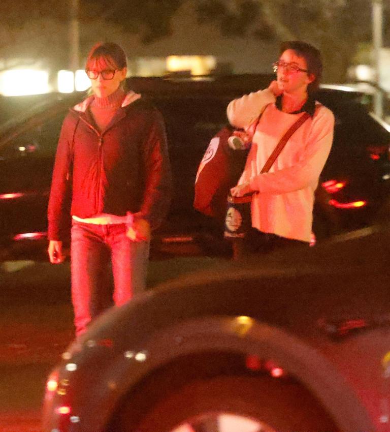 Ben Affleck puffs on a cigarette as he attends school play with ex ...