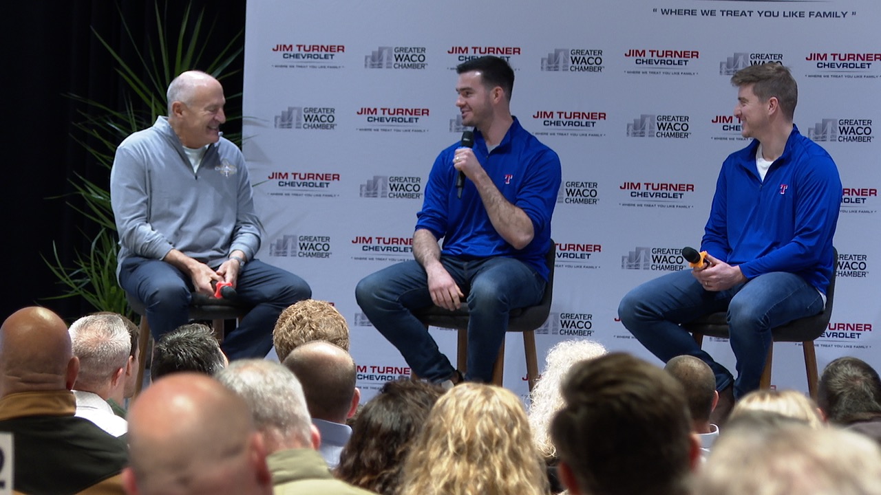 Texas Rangers visit with Baylor and MCC players