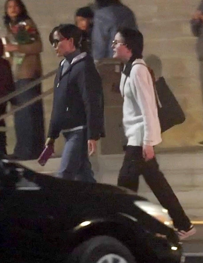 Ben Affleck puffs on a cigarette as he attends school play with ex ...