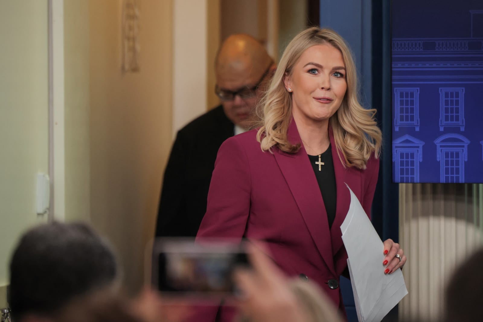 Ex-WH press secretary calls Trump aide’s bluff on funding freeze: 'We ...