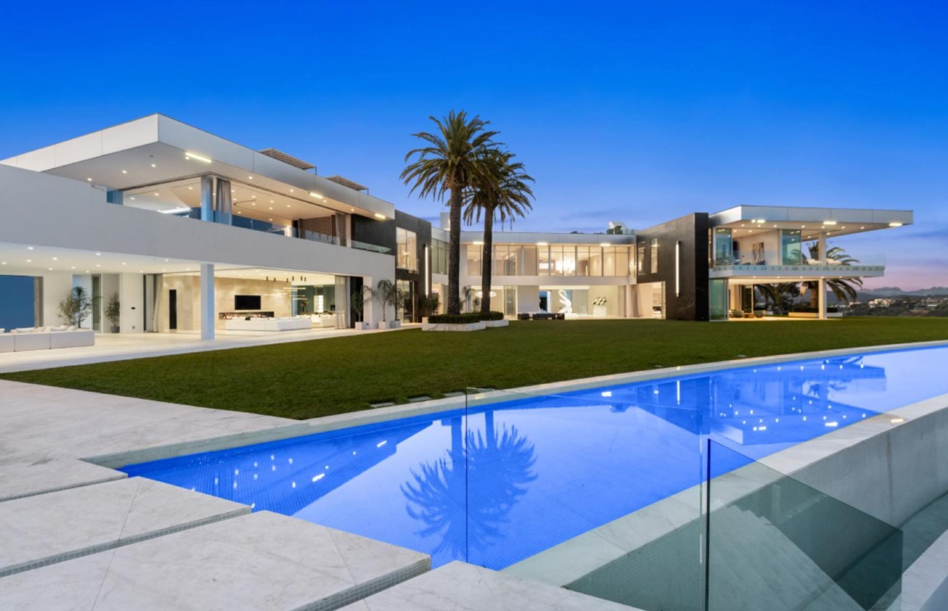 Take a tour inside the world's most stunning mega-mansions