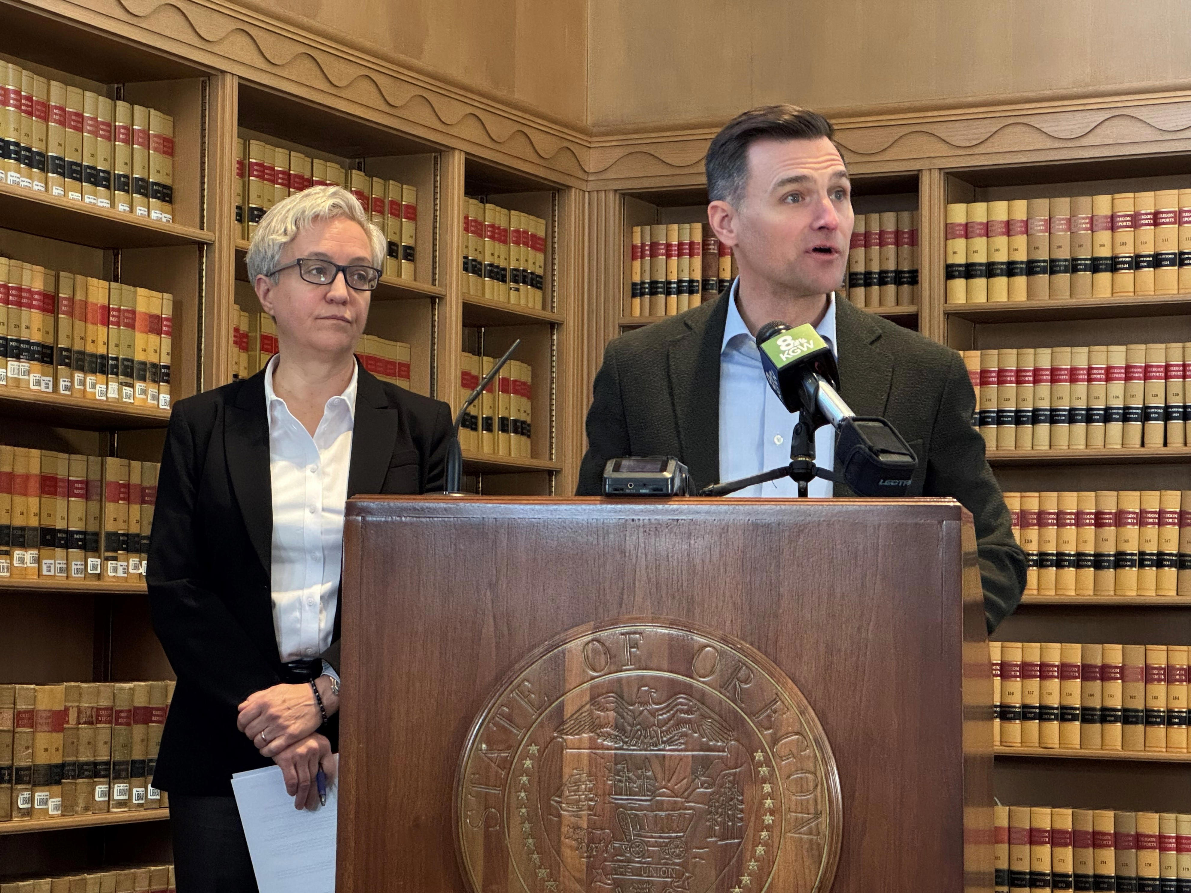 Federal judge issues temporary restraining order on Trump ...