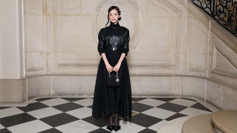 Blackpink's Jisoo Inks Global Solo Deal With Warner Records Ahead of ... Blackpink's Jisoo Inks Global Solo Deal With Warner Records Ahead of ...