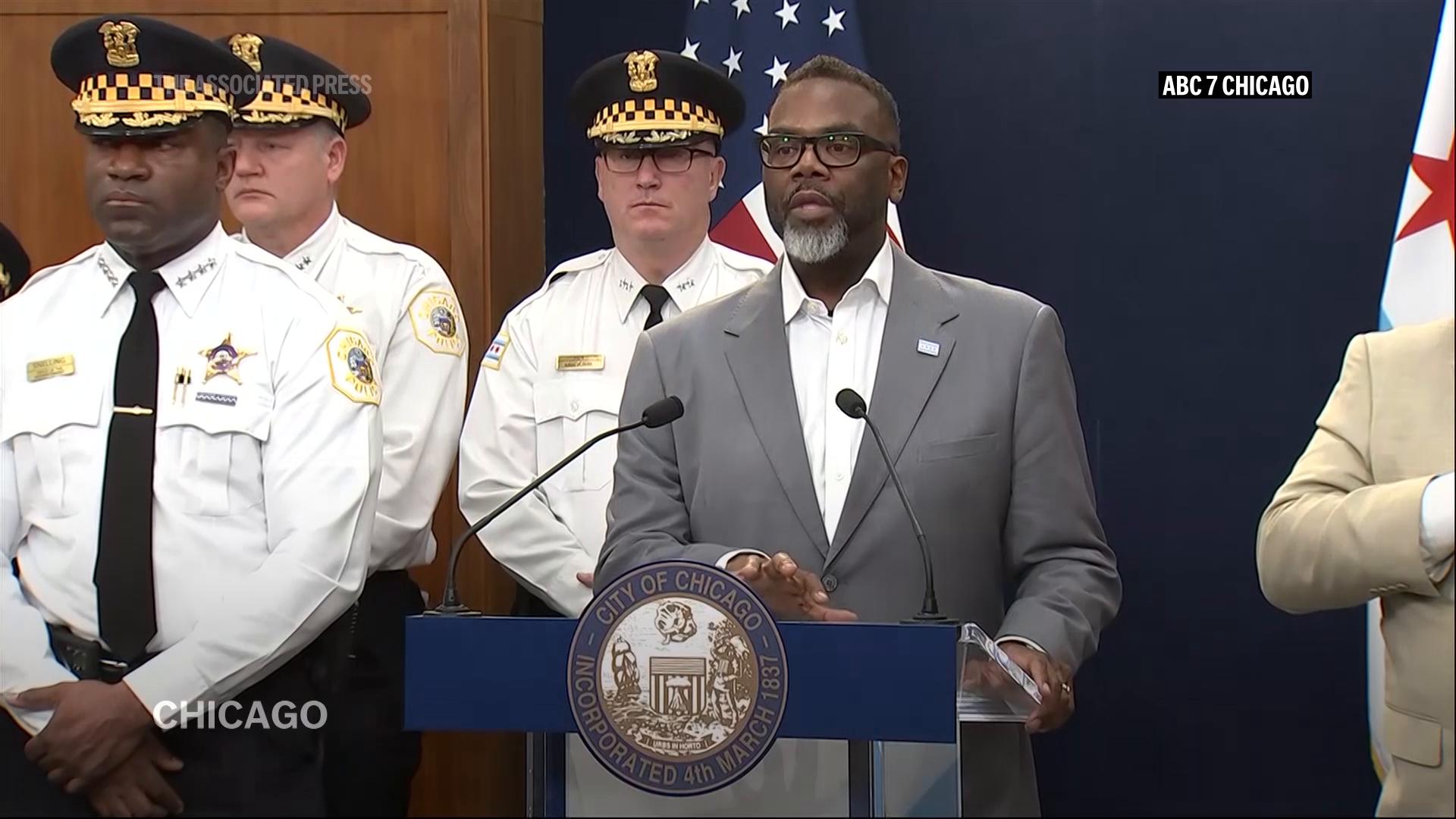 Chicago’s mayor criticizes the highly-publicized immigration ...