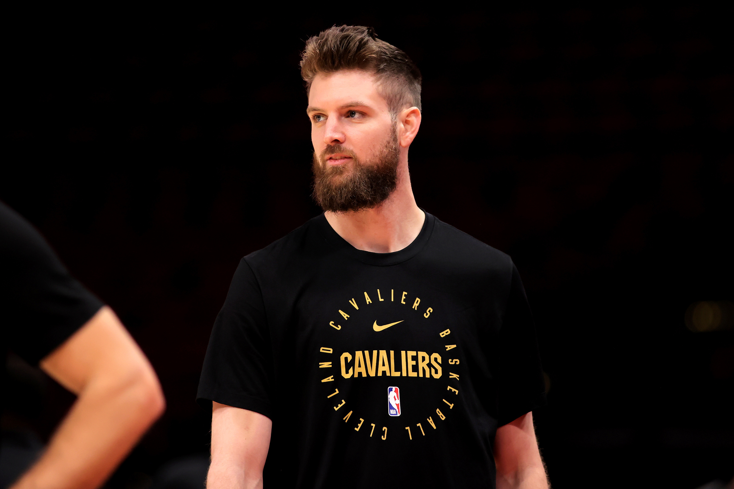 Cavs’ Dean Wade To Miss At Least Two Weeks With Knee Injury