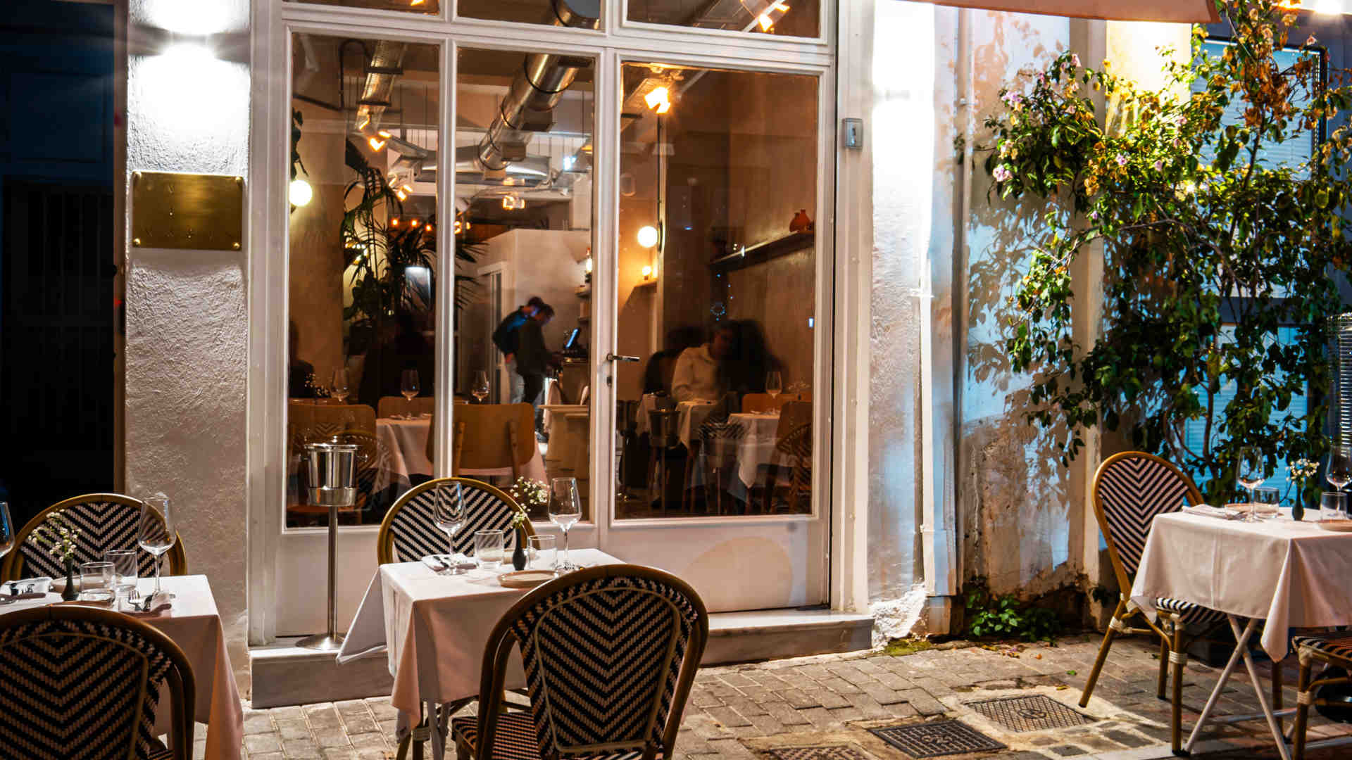 Via Maris: μια βερμουτερία κρυμμένη στου Ψυρρή συνδέει Ανατολή και Δύση