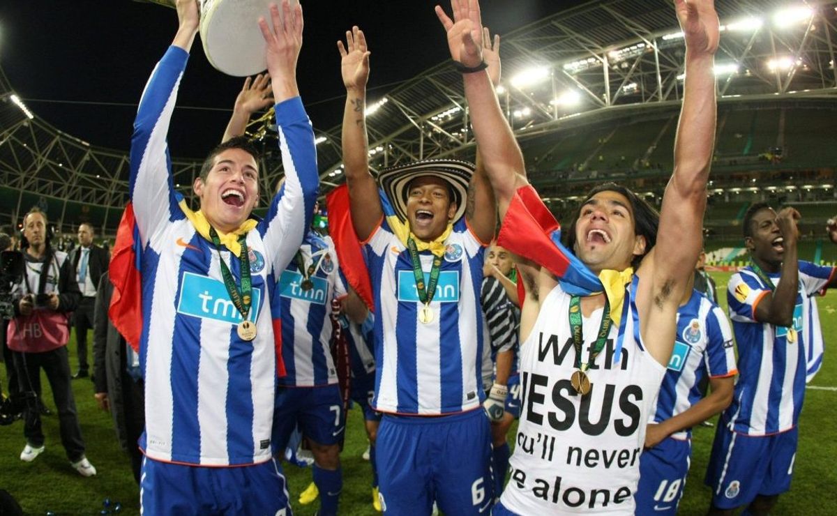 El futbolista de Selección Colombia al que Freddy Guarín ayuda a salir ...