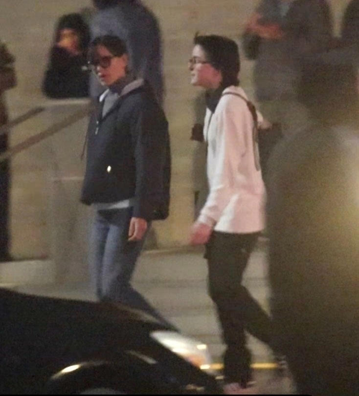 Ben Affleck puffs on a cigarette as he attends school play with ex ...