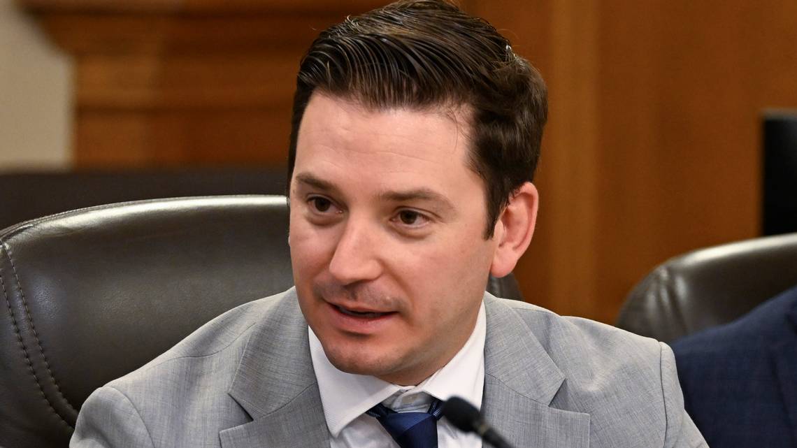 Quebec steps up plans to draft a constitution