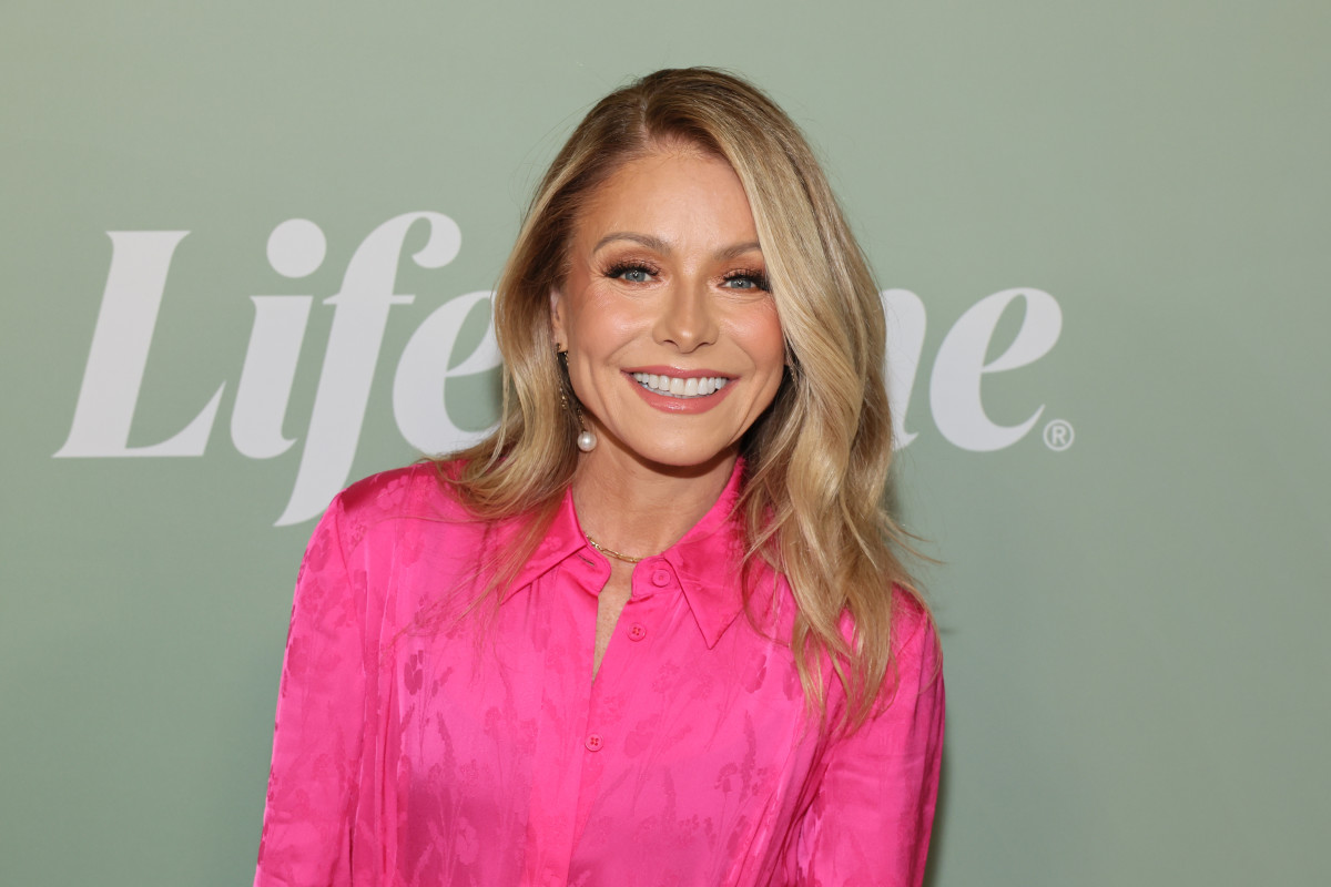 Kelly Ripa Fans Overwhelmed by the 'Strong Resemblance' Between ...