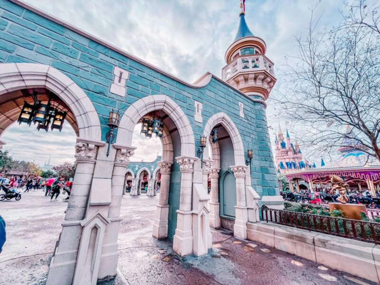 Disney World Early Entry Details & Guide