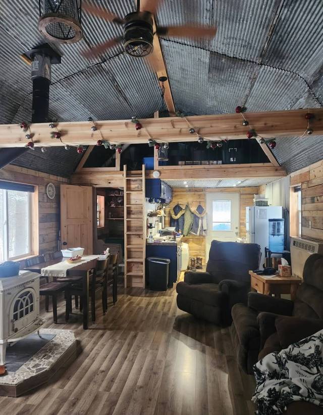 Homeowner shares unique method for inexpensive cabin construction ...