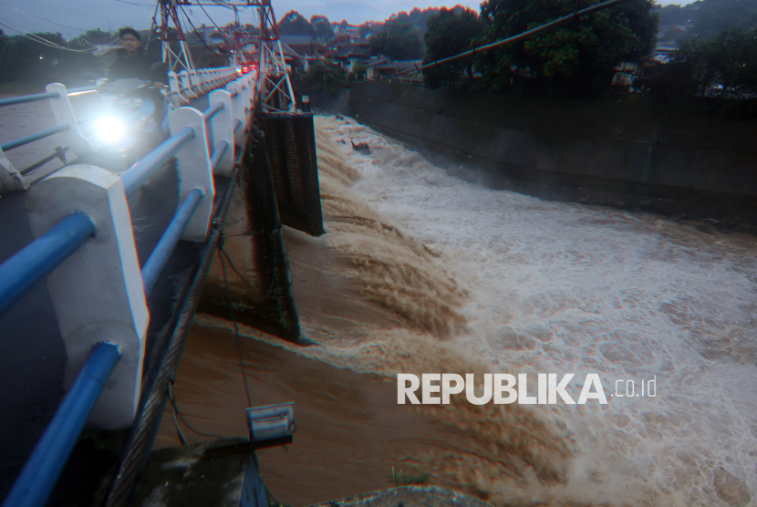 77 Titik Jakarta Banjir, Pemprov DKI Kembali Bikin Modifikasi Cuaca 77 Titik Jakarta Banjir, Pemprov DKI Kembali Bikin Modifikasi Cuaca