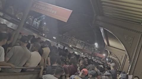 Brazil: Major Floods In São Paulo Cause Overcrowded Stations And ...
