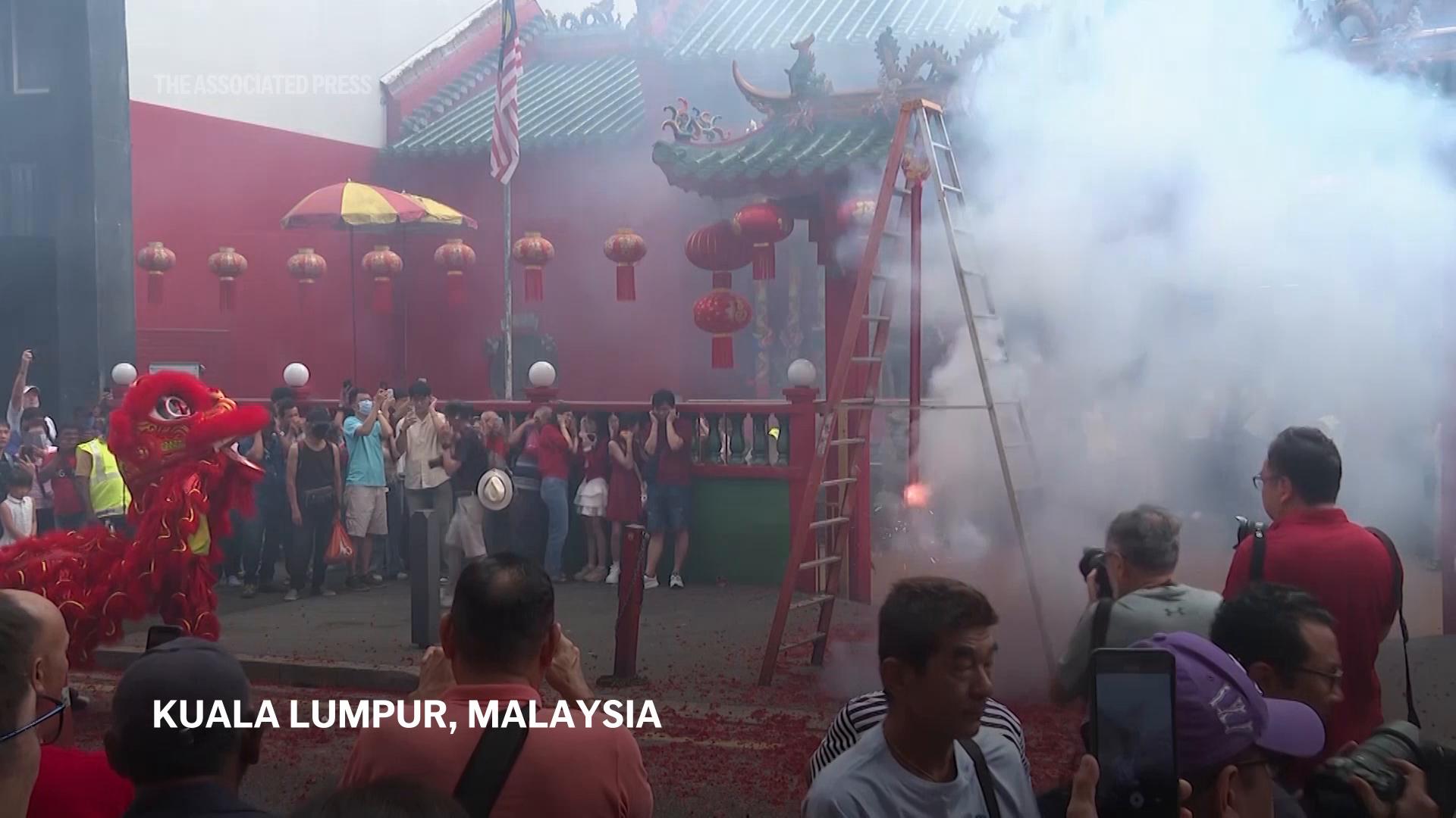 Chinese descendants celebrate Lunar New Year throughout Asia
