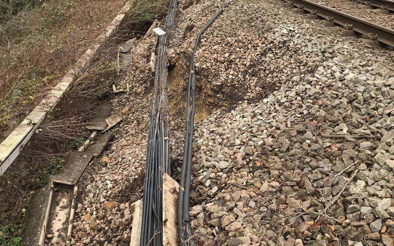 London travel news LIVE: Motorists continue to face 'severe delays ...