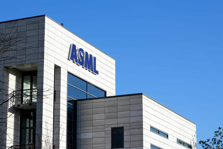 ¿Por qué se desploma ASML en bolsa si ha aumentado beneficio y confirmado ingresos para 2025?