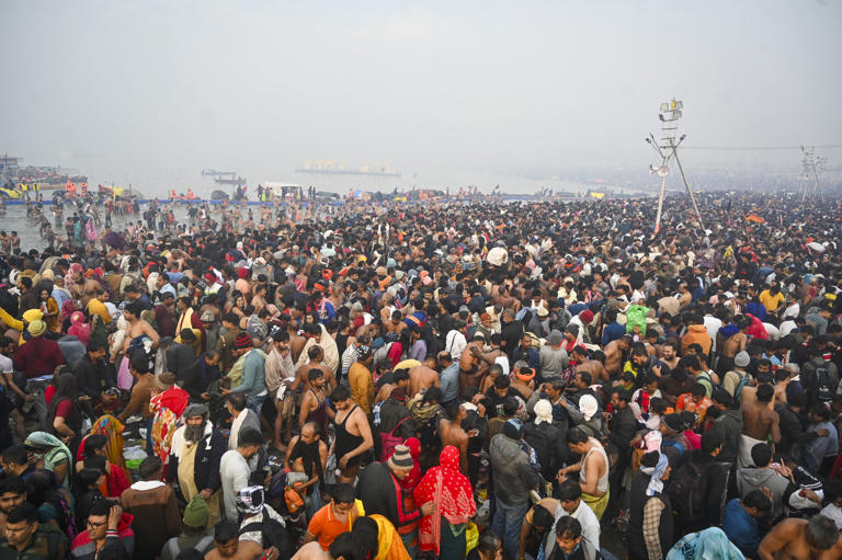 Several Prayagraj-bound vehicles stuck on MP-UP border