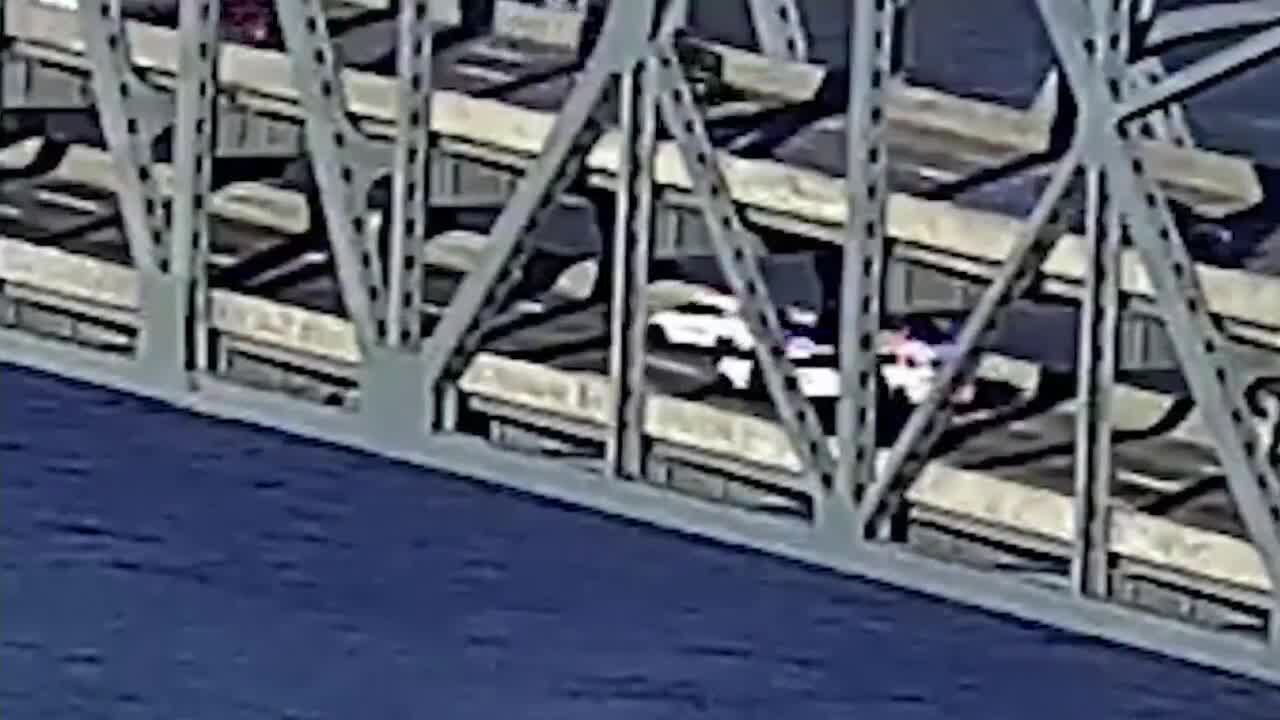 Video shows man jumping down Brent Spence Bridge following chase, crash