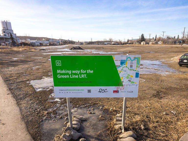 Gondek invites Dreeshen, Smith on Green Line route walking tour