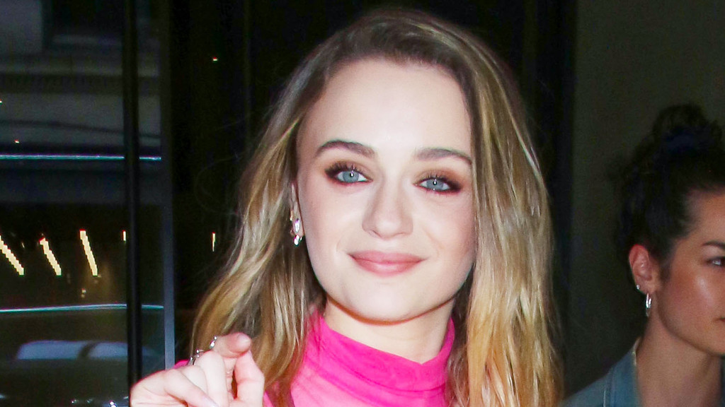 Joey King suffers facial burns in cooking mishap