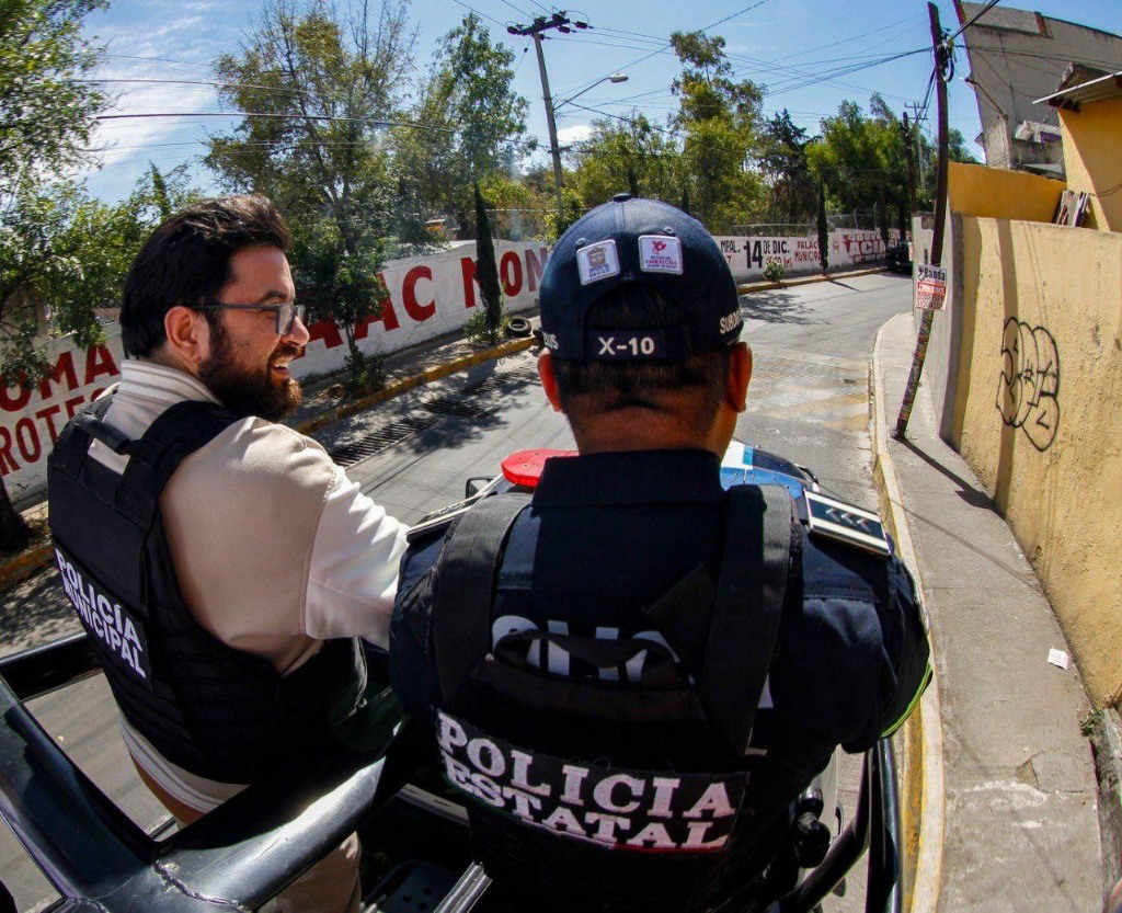 Policías frustran asalto en cajas de administración de Naucalpan Policías frustran asalto en cajas de administración de Naucalpan