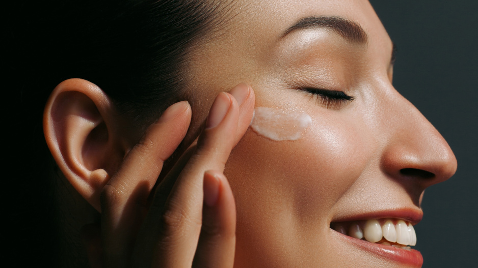 Přírodní botox, který nebolí: Péči o pleť ovládají produkty s včelím a ...