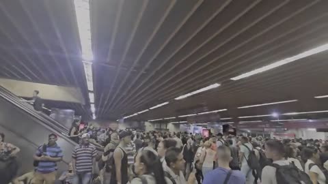 Brazil: Major Floods In São Paulo Cause Overcrowded Stations And ...