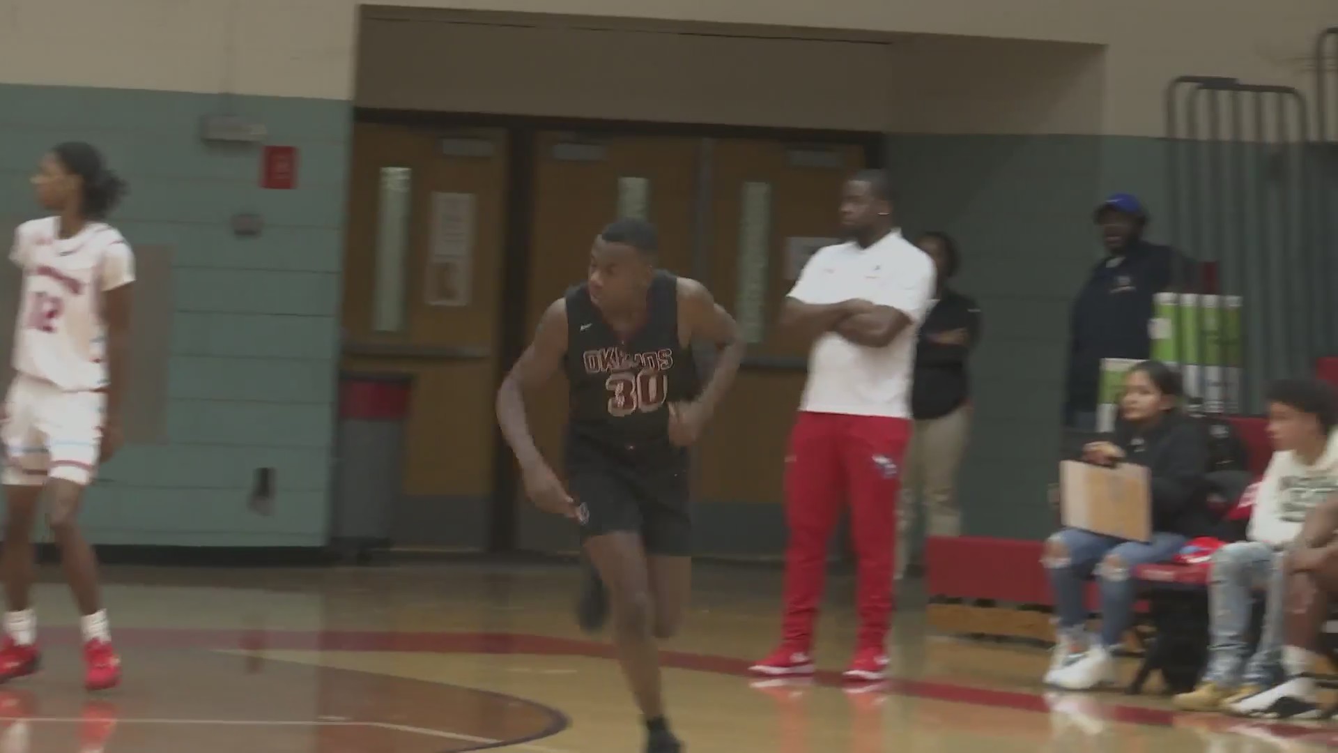 Highlights: Big second half leads Okemos past Lansing Everett