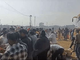 Huge Crowd Of Devotees Stopped In Rewa's Chakghat On UP-MP Border After ...