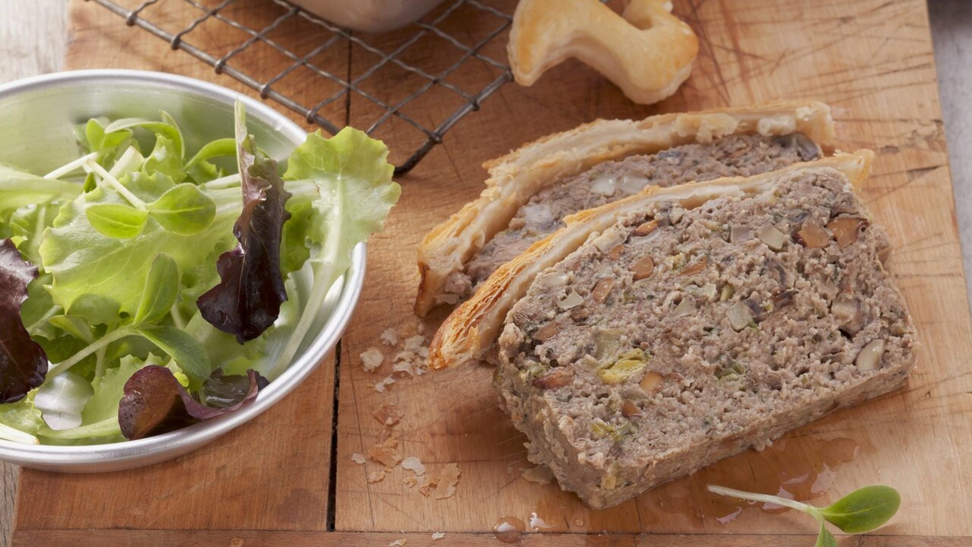 Terrina di carne e funghi in crosta