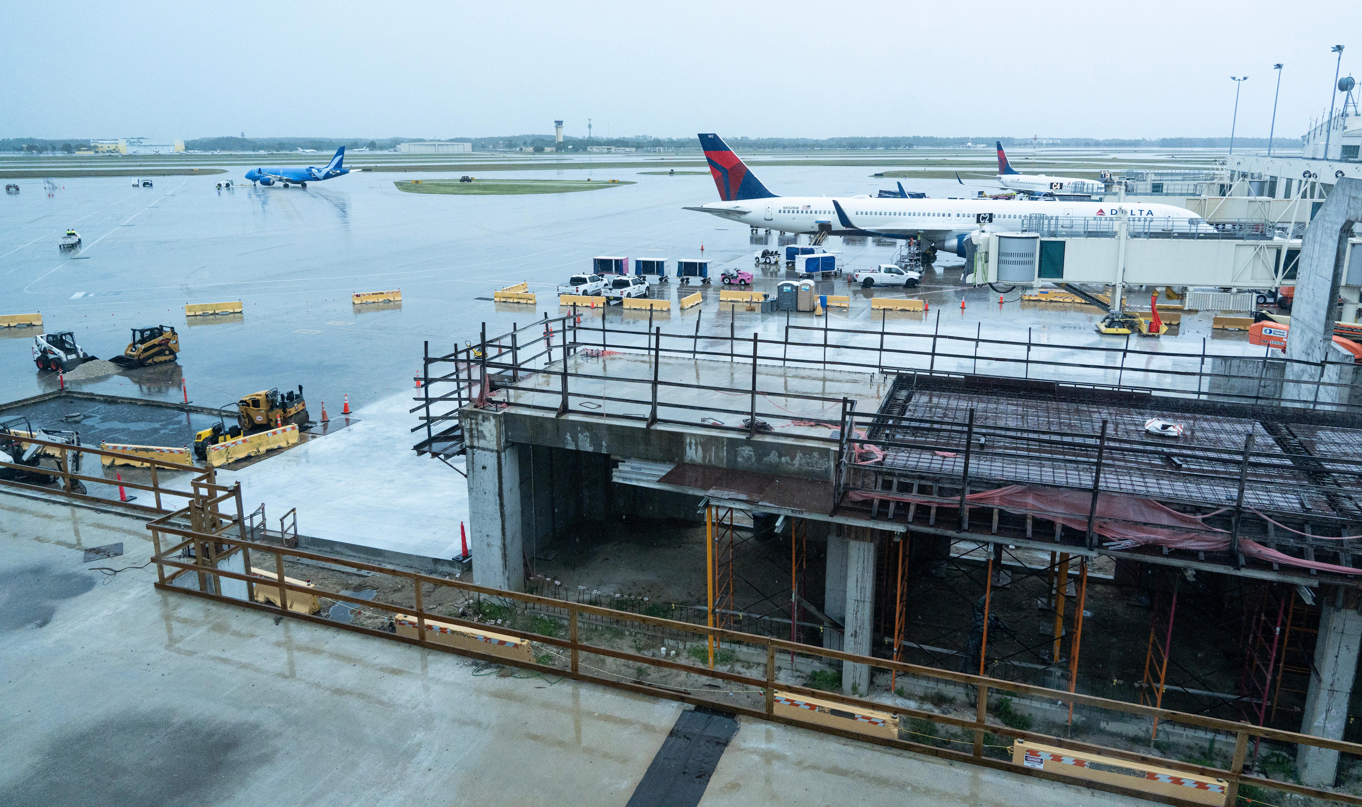 Airport expansion: A 'By the Numbers' look at new Concourse E's impact ...