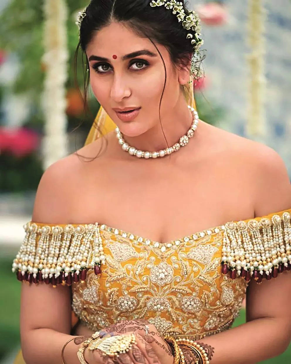 Mehendi, sangeet, haldi: Classic pearls, modern bride