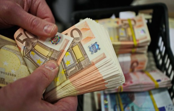 Κάτω από 1.000 ευρώ έχουν στην τράπεζα 7 στους 10 Έλληνες! (πίνακες)
